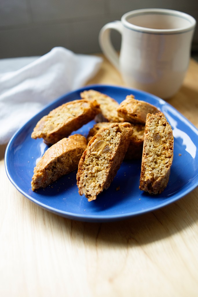 Pineapple Coconut Granola Biscotti + 5 Biscotti Links! | cups + spoonfuls